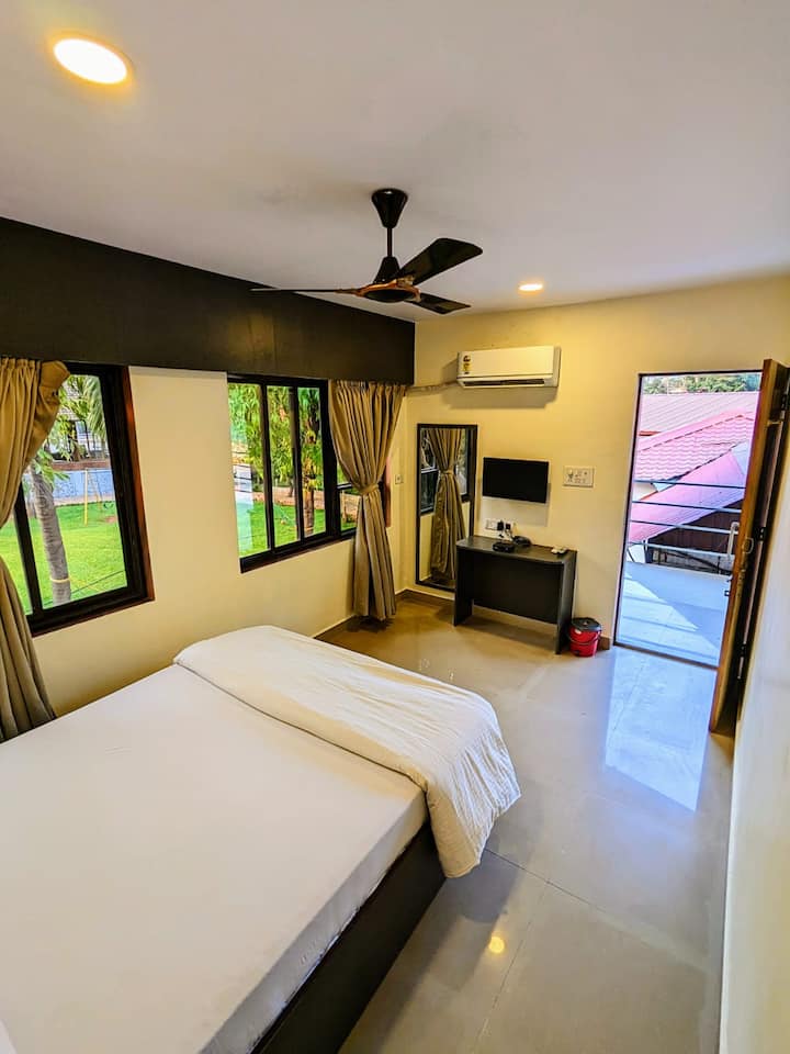 Resort - Semi Deluxe Room (Karjat) - マザーラン