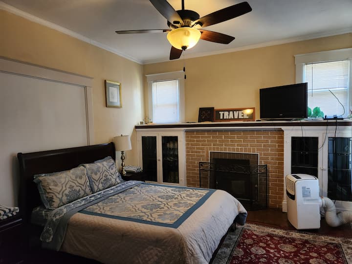 09. Cozy Bedroom In Clifton - Cincinnati, OH