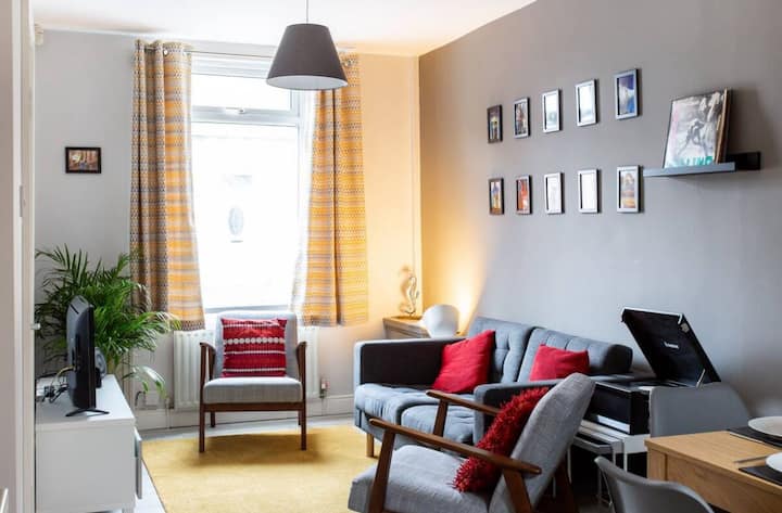 City Haven
Modern 3 Bed - Belfast