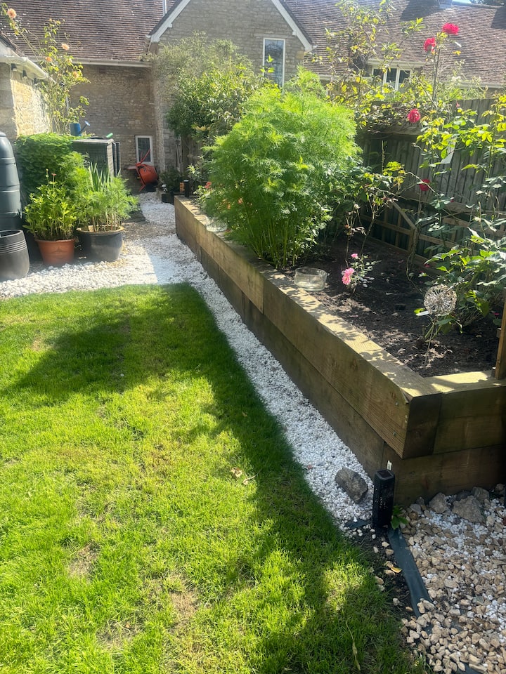 Large 2 Bed Traditional Country Cottage & Garden - Bicester