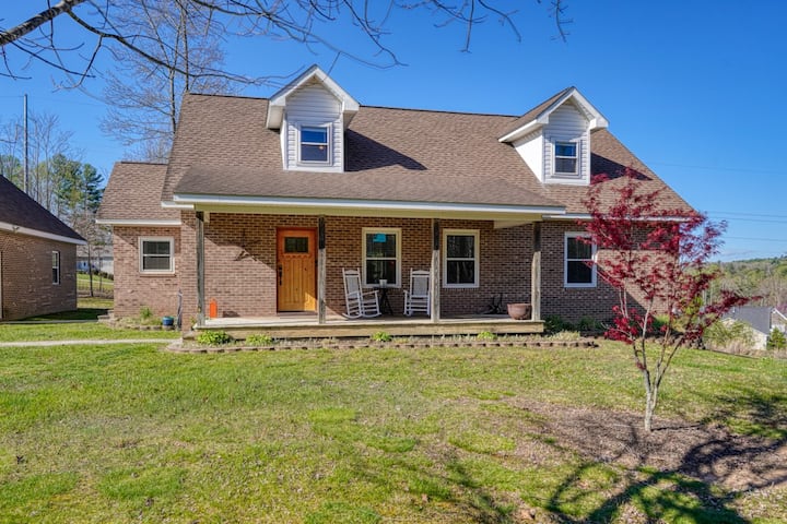 Visitors Welcomed! Post Helene W/ Power-water-wifi - Hendersonville, NC