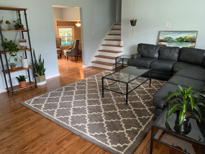 Sunny Saratoga Springs Track Rental - Saratoga Springs, NY