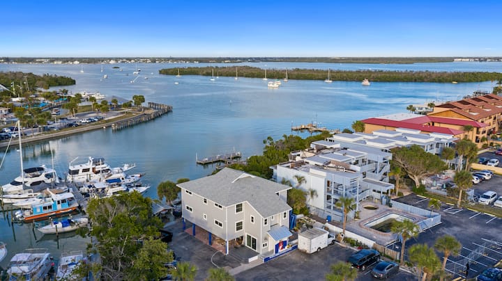 Bayfront Condo Walkable To Everything. Unit 2 - Manasota Key, FL