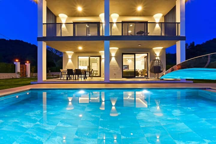 (Mera-106) Jakuzili 4+1 Villa - Göcek