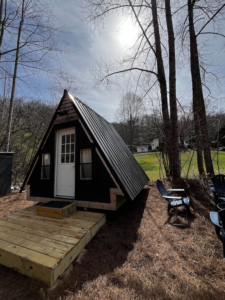 Elk Lodge | Sylva Nc Tiny Cabin - Sylva, NC