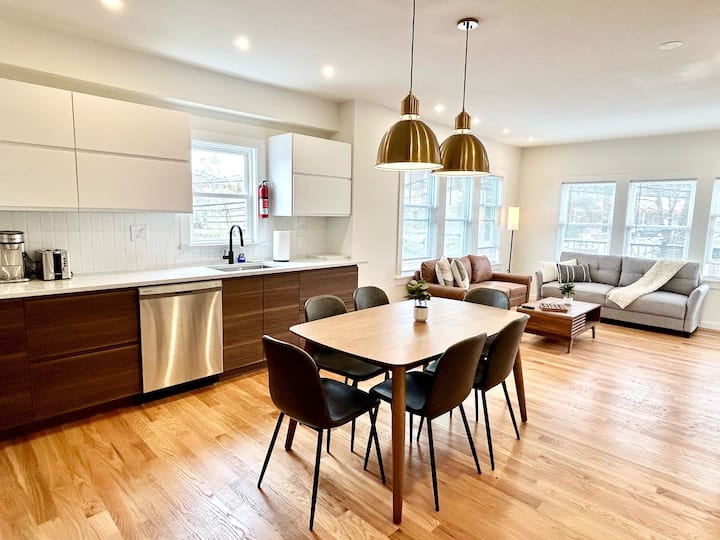 Spotless And Modern Apt W/2ba,w/d,king Bed,parking - Burlington, MA