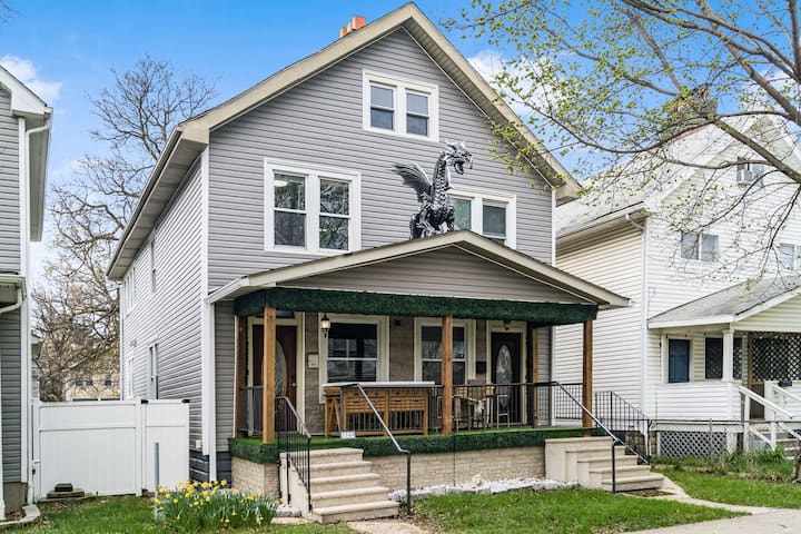 English Court Barcade - Ohio State University, Columbus