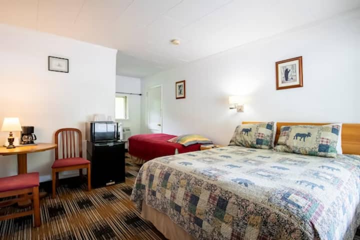 Queen Bed With Twin - Cherokee, NC
