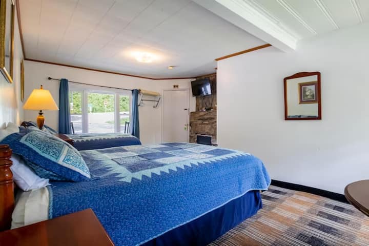 2 Queen Beds With River View - Cherokee, NC