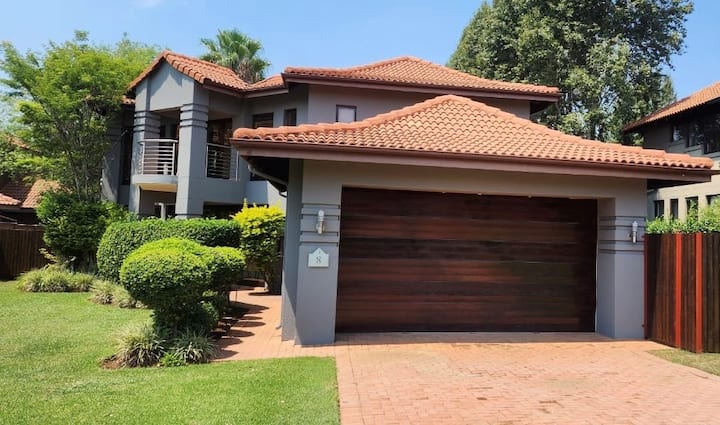Villa On 8 Pecanwood - Hartbeespoort