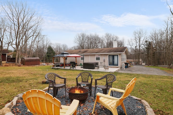 Indian Mountain Getaway Hot Tub Firepit Lake - Pocono Raceway