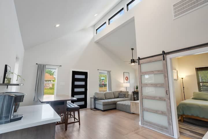 Mi Casita Blanco | Modern | Centrally Located! - Greater Heights - Houston