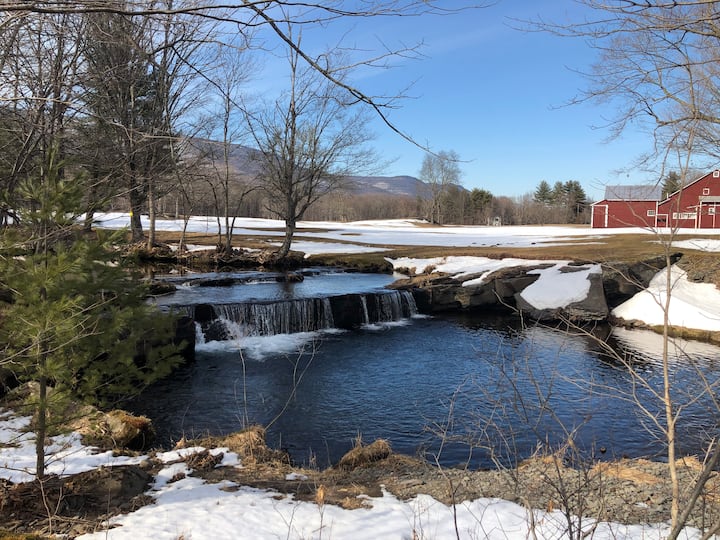 Bluemountain Bungalow Waterfall - Saugerties, NY