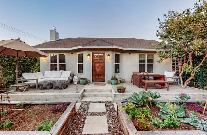 Private Luxury Oasis 3br/2.5ba W/ Garage Parking - Downtown - Los Angeles