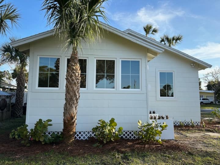 The Perfect Beach Bungalow! - Neptune Beach, FL