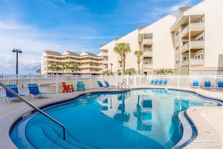 Pensacola Beach Relaxing Condo Waterfront - Gulf Breeze, FL