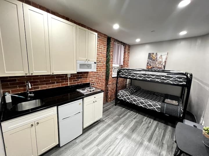 Private Room 727 | Shared Bathroom - New York