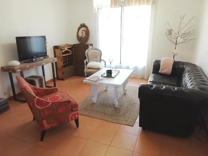 Logement Entier. Robion Luberon
2 Chambres 3 Lits - Cavaillon