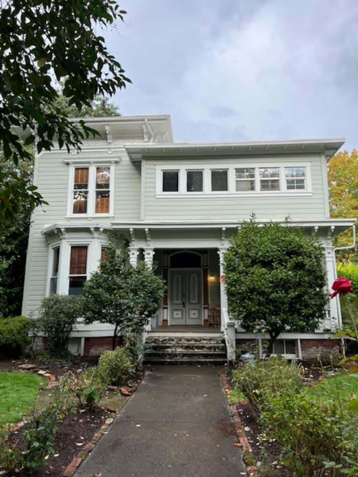 Apartment In Historic Building Downtown Corvallis - Corvallis, OR
