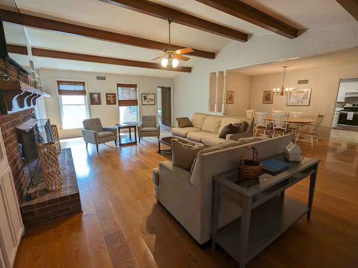 North Jackson 4 Bedroom Getaway - Jackson, TN