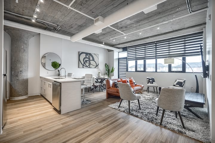 Huge Loft Sleeps 4 Full Kitchen Gym Game Rm 1 Pkng - Guelph