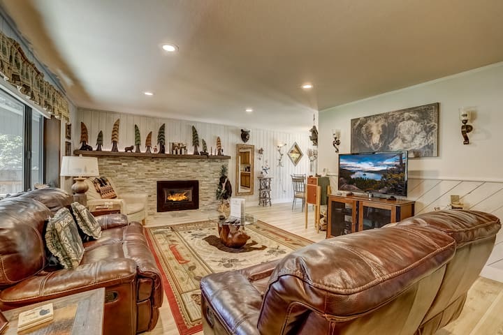 Bear Claw Trails - Dogs + Awesome Yard + Fire Pit - South Lake Tahoe, CA