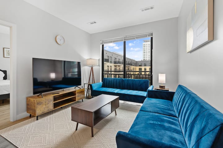 Sleek 2br/2ba Condo In Assembly With Stylish Décor - Cambridge, MA