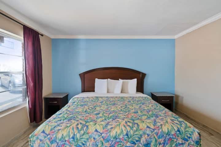 Esquire Inn Beeville King Bed - Beeville, TX