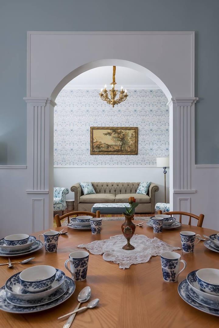 Suliman Khan, High Ceiling With 7 Balconies - Kairo