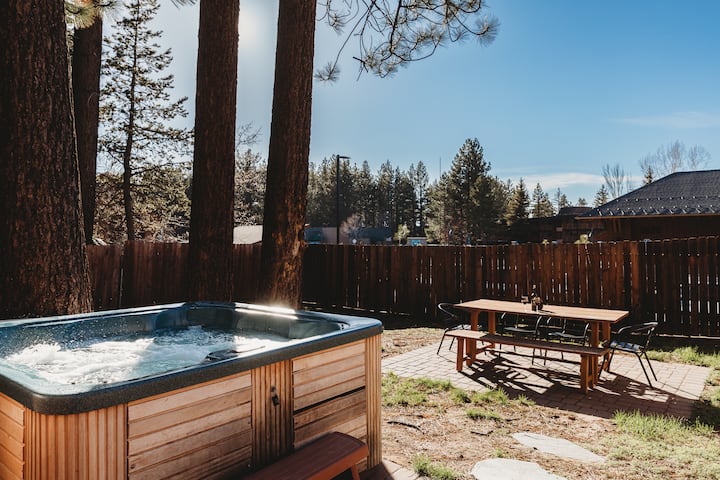 Walk To Lake, New Hot Tub, Cntrl Location, Dogs Ok - South Lake Tahoe, CA