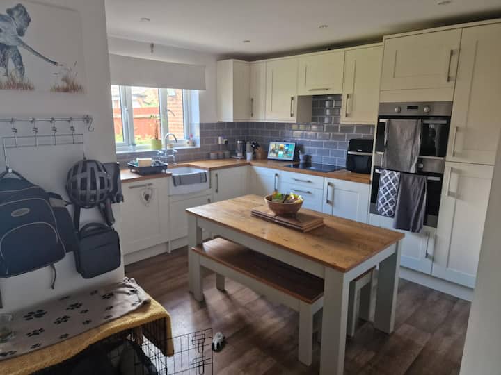 Ensuite Room With King Size Bed, Close To Bristol - Weston-super-Mare