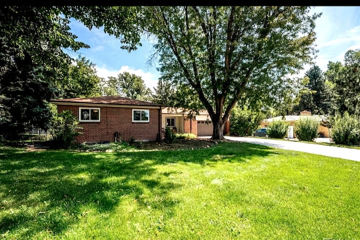 Quiet Neighborhood Parklike In Lakewood - Lakewood, CO