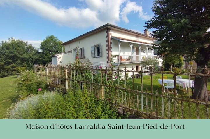 Maison D'hôtes Larraldia - Saint-Étienne-de-Baïgorry