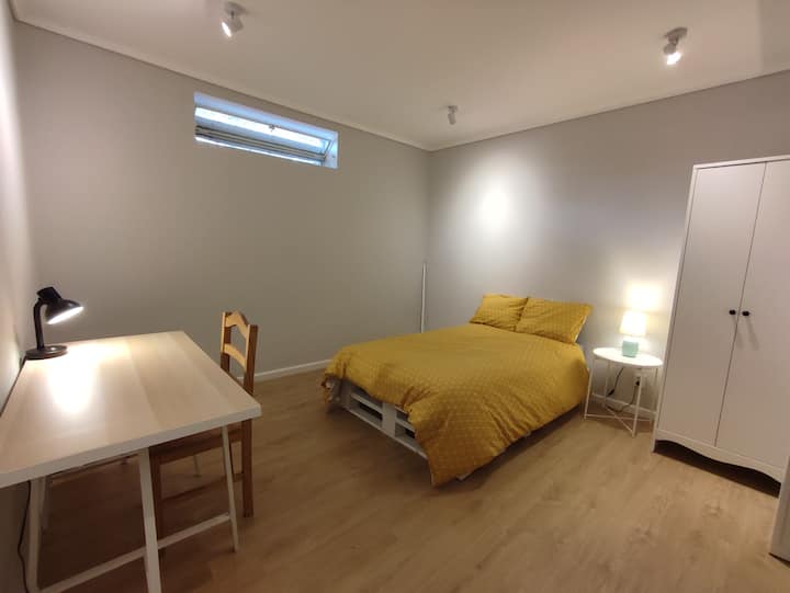 Quarto Com Casa De Banho Privada - Aveiro