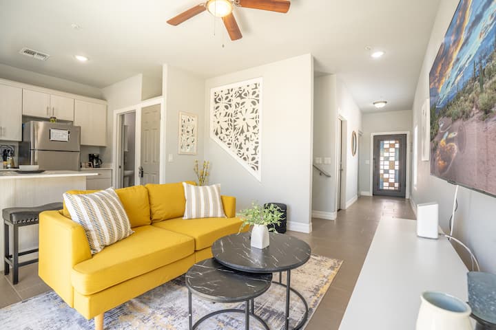 2br/2.5ba Tranquil Poolside Retreat W/garage! - 