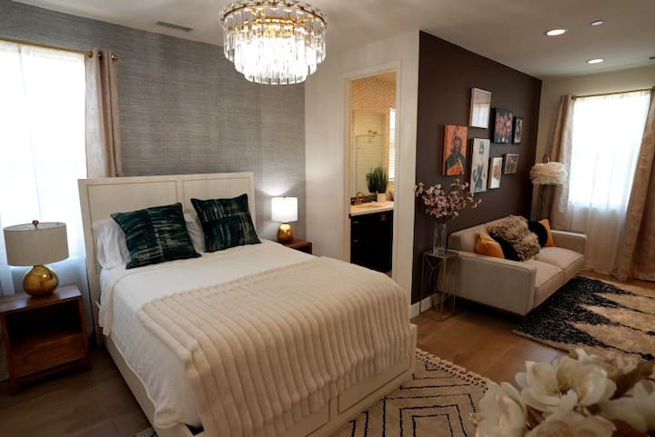 Luxury And Comfort
Private Entrance - Chula Vista, CA