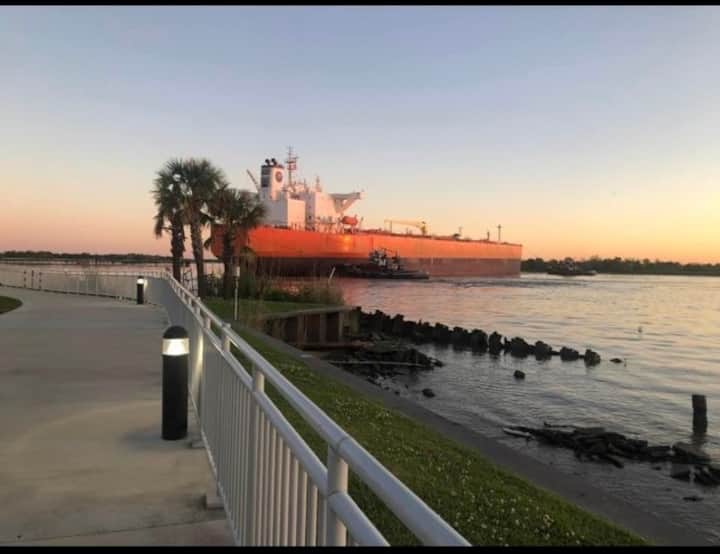Riverfront Retreat ~ 1 King Size Bed (Shared Home) - Port Arthur, TX