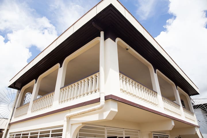 Fijne Woning Met Balkon In Pmb - Suriname