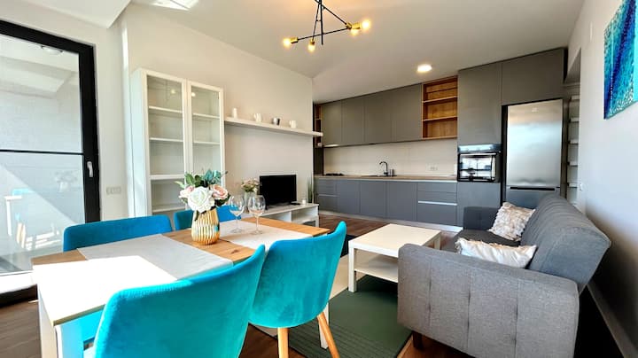 Spacious,modern, Private Parking - Bucharest