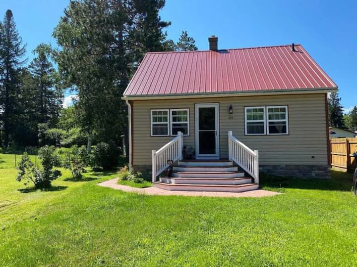 Cozy Cottage ~ Your U.p Home Base! - Ironwood, MI