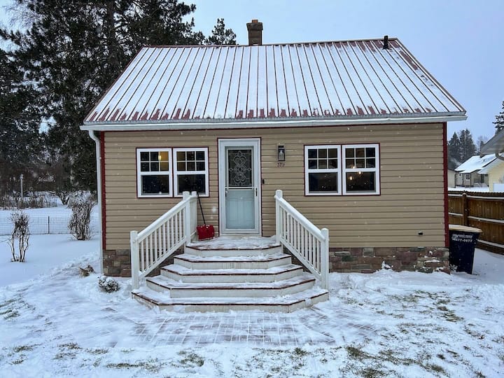 Cozy Cottage ~ Your U.p Home Base! - Ironwood, MI