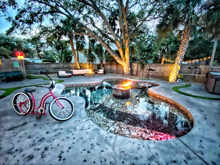 Vintage Coastal Beachside Home - New Smyrna Beach, FL