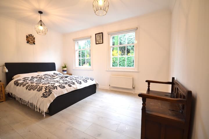 Charming Room On The Hill With Parking - Ruislip