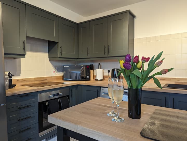 Two Bedroom Duplex Apartment - 스완지