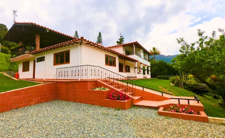 Espectacular Finca Con Piscina - Bello