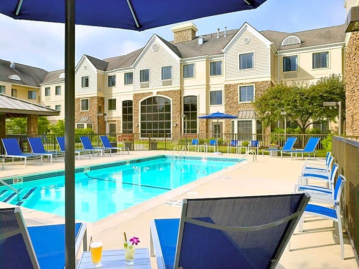 Staybridge Suites | 2br Suite • Sleeps 7 - Massachusetts
