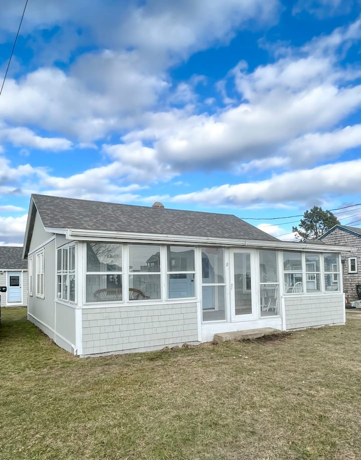 Quintessential Beach Cottage - Narragansett, RI