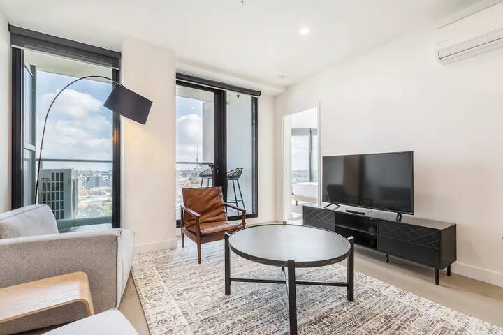 City Edge Urban Oasis W/ Balcony & Panoramic Views - Kensington