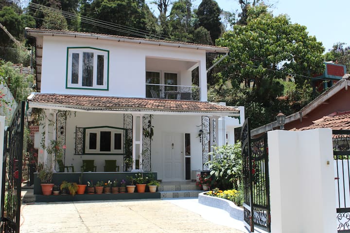 Fairytale Cottage - Up To 6 People - Coonoor