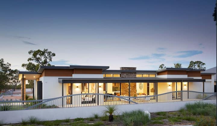 Luxurious Retreat Stay In Perth: Booking Room 1 - Greenmount